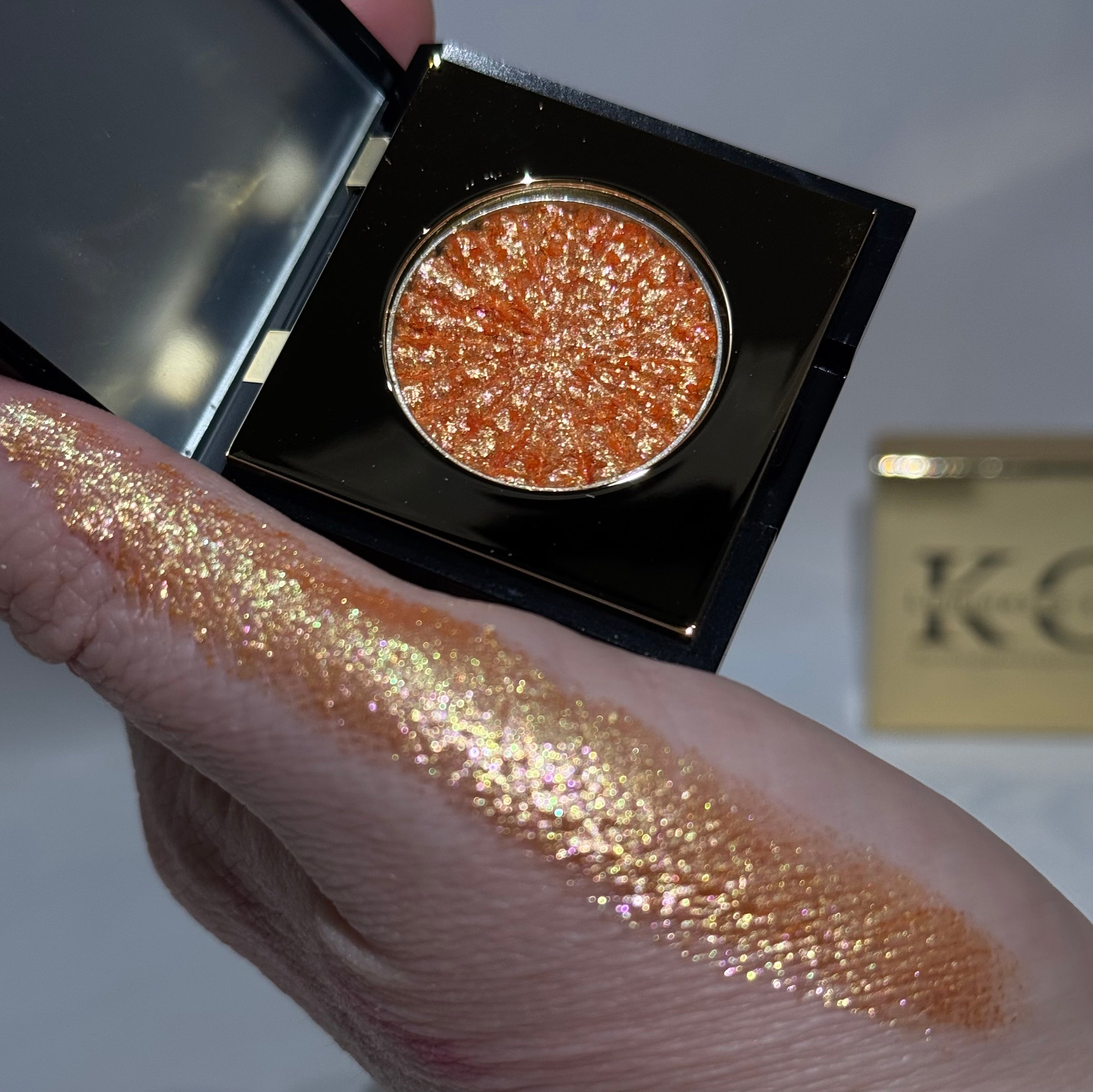 Luminesce silk pressed pigment eyeshadow - Stardust | Kaima Cosmetics