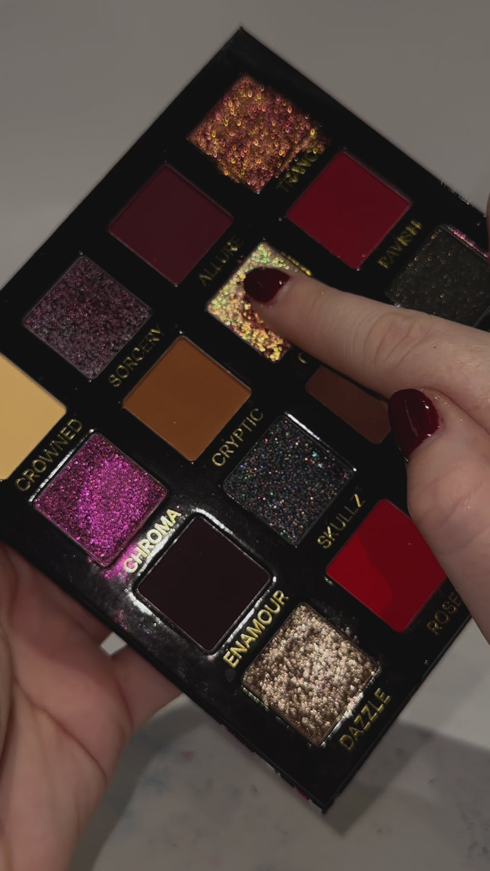 Skullz & Roses Metallic Multichrome Eyeshadow Palette | Kaima Cosmetics