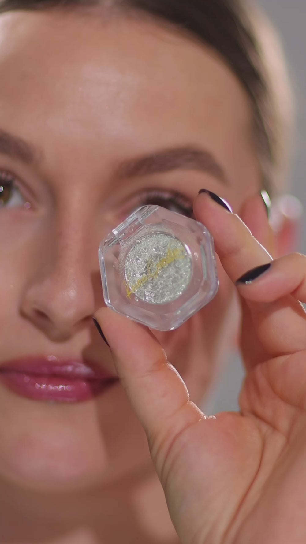 Diamond Pearl Pressed Pigment - Silver Slay | Kaima Cosmetics